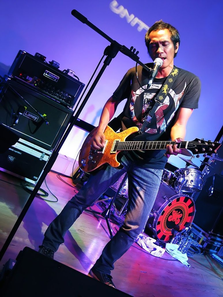 Mohammad Ridwan Hafiedzz the guitarist - Batiksoul Guitar